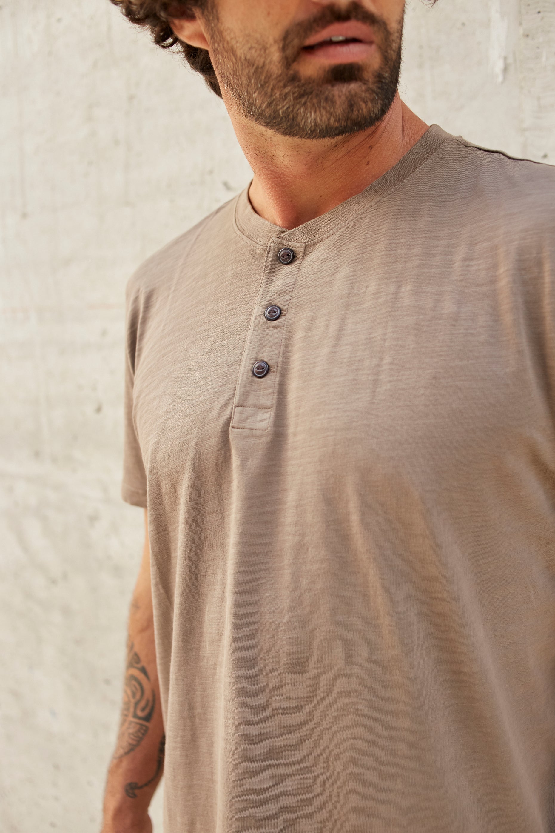 Básicos de Calidad The Qualis | Ropa, camisas y accesorios